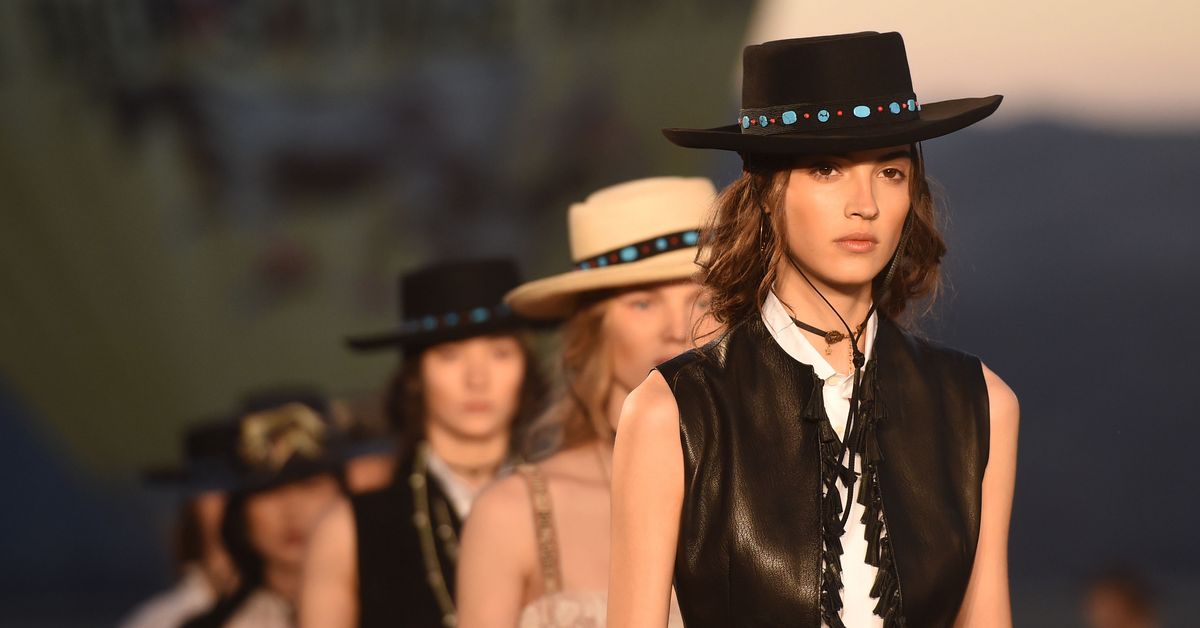 Natürliches Make-up im Stil der Cowgirls